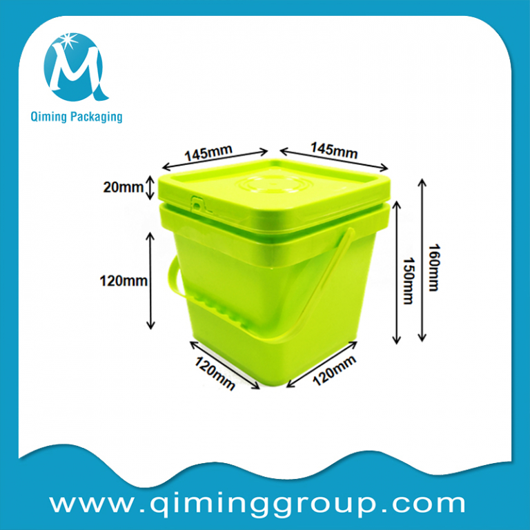 square plastic buckets with lid and handle are used for food packaging
